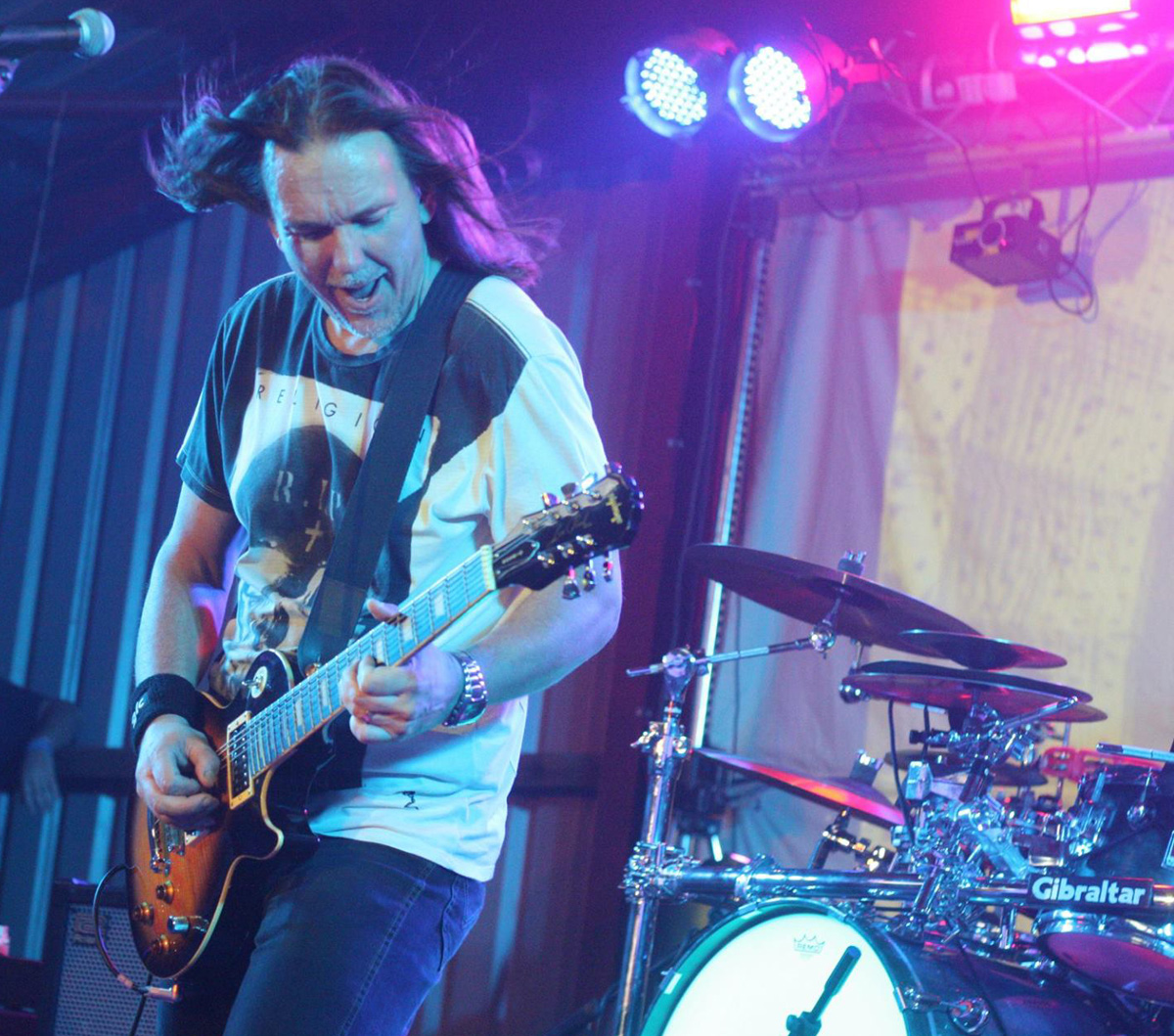 Interviews - Simon Lees Expert Guitar Tuition and One Man Rock Show